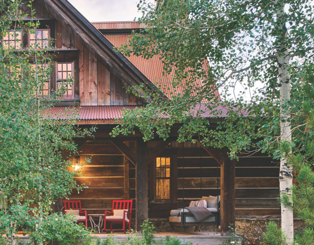A Remote Ranch Balances Mountain Elegance with Rustic Architecture ...